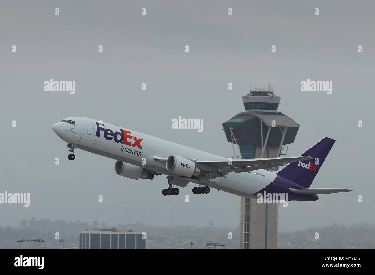Fedex air cargo hi-res stock photography and images - Alamy