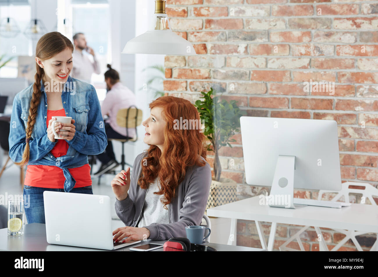 Creative agency hi-res stock photography and images - Alamy