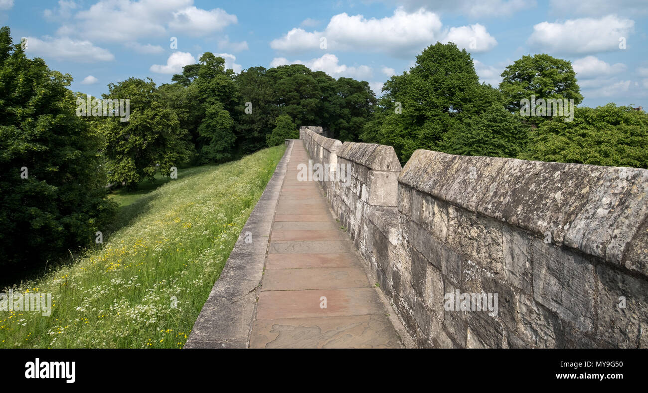 Walk around ramparts hi-res stock photography and images - Alamy