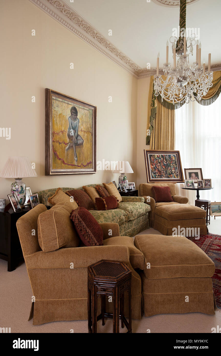Edwardian living room with chandelier Stock Photo - Alamy