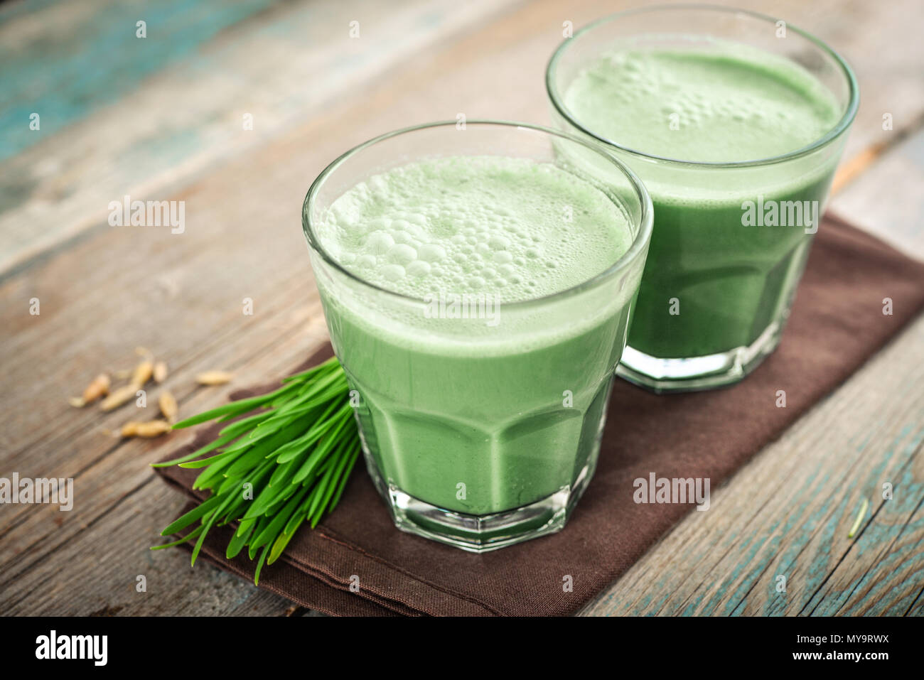 Wheatgrass shots hi-res stock photography and images - Alamy