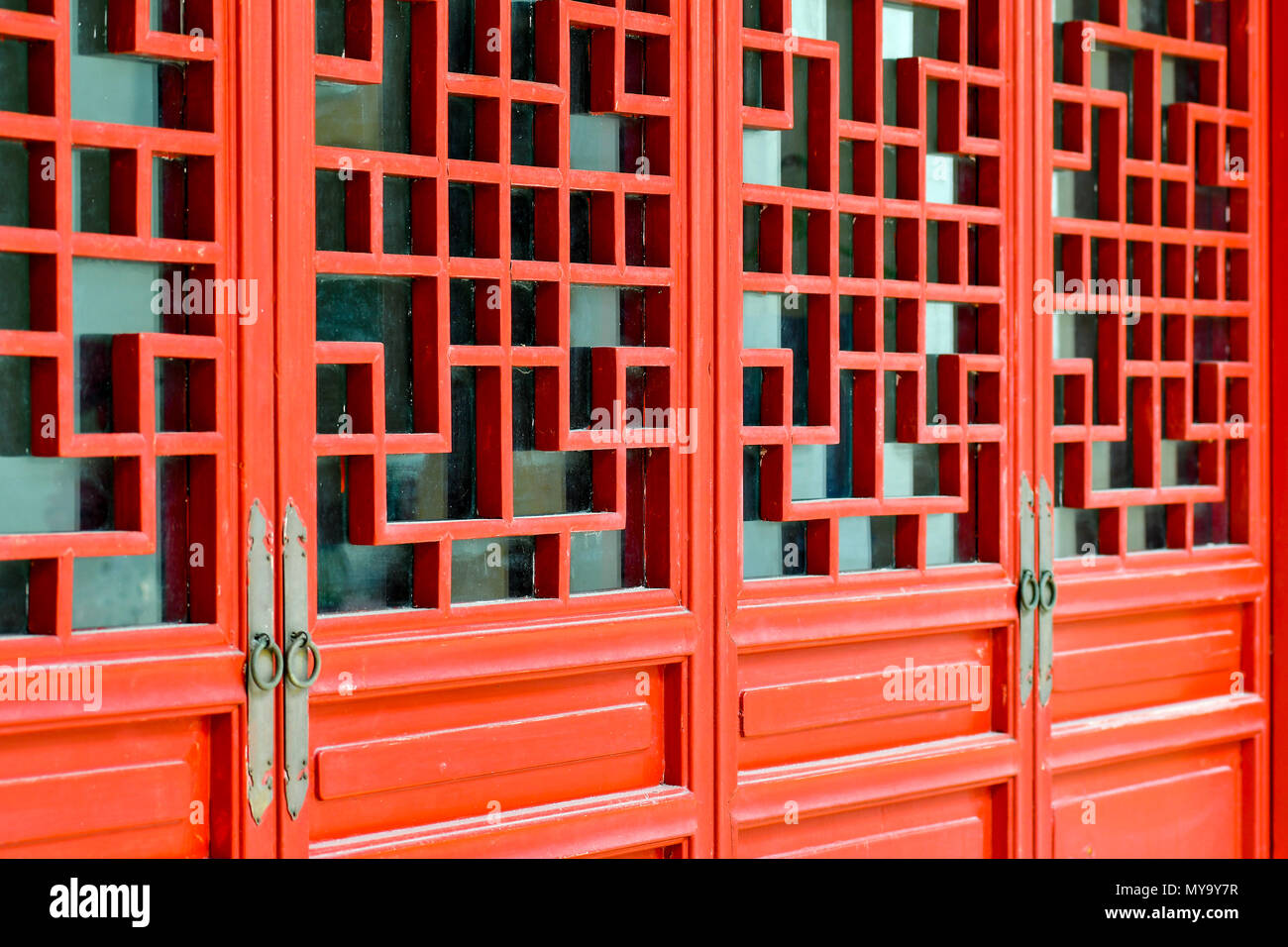Asian red door hi-res stock photography and images - Alamy