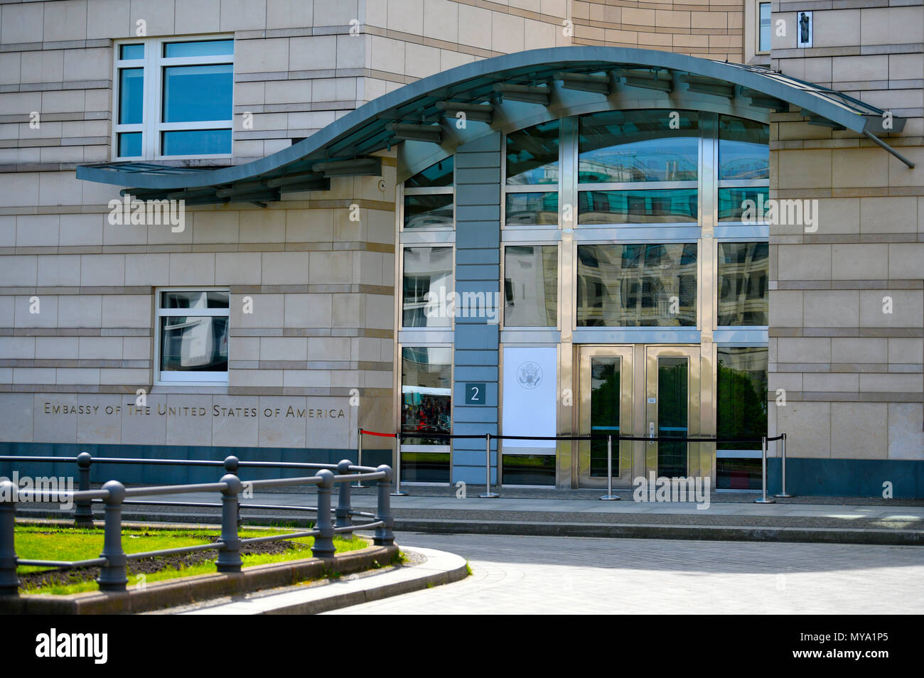 Us embassy architecture hi-res stock photography and images - Alamy