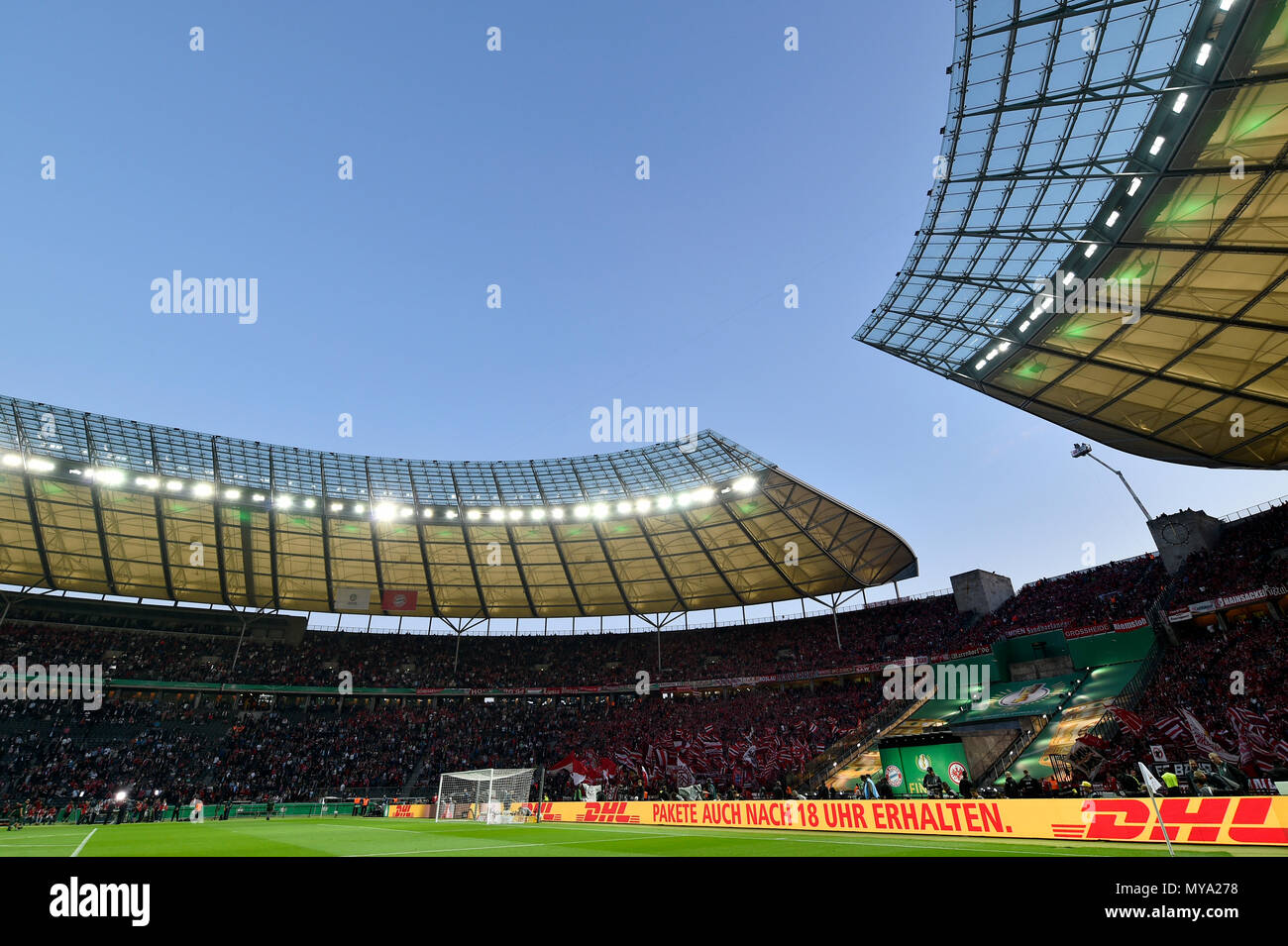 Perimeter advertising stadium hi-res stock photography and images - Alamy