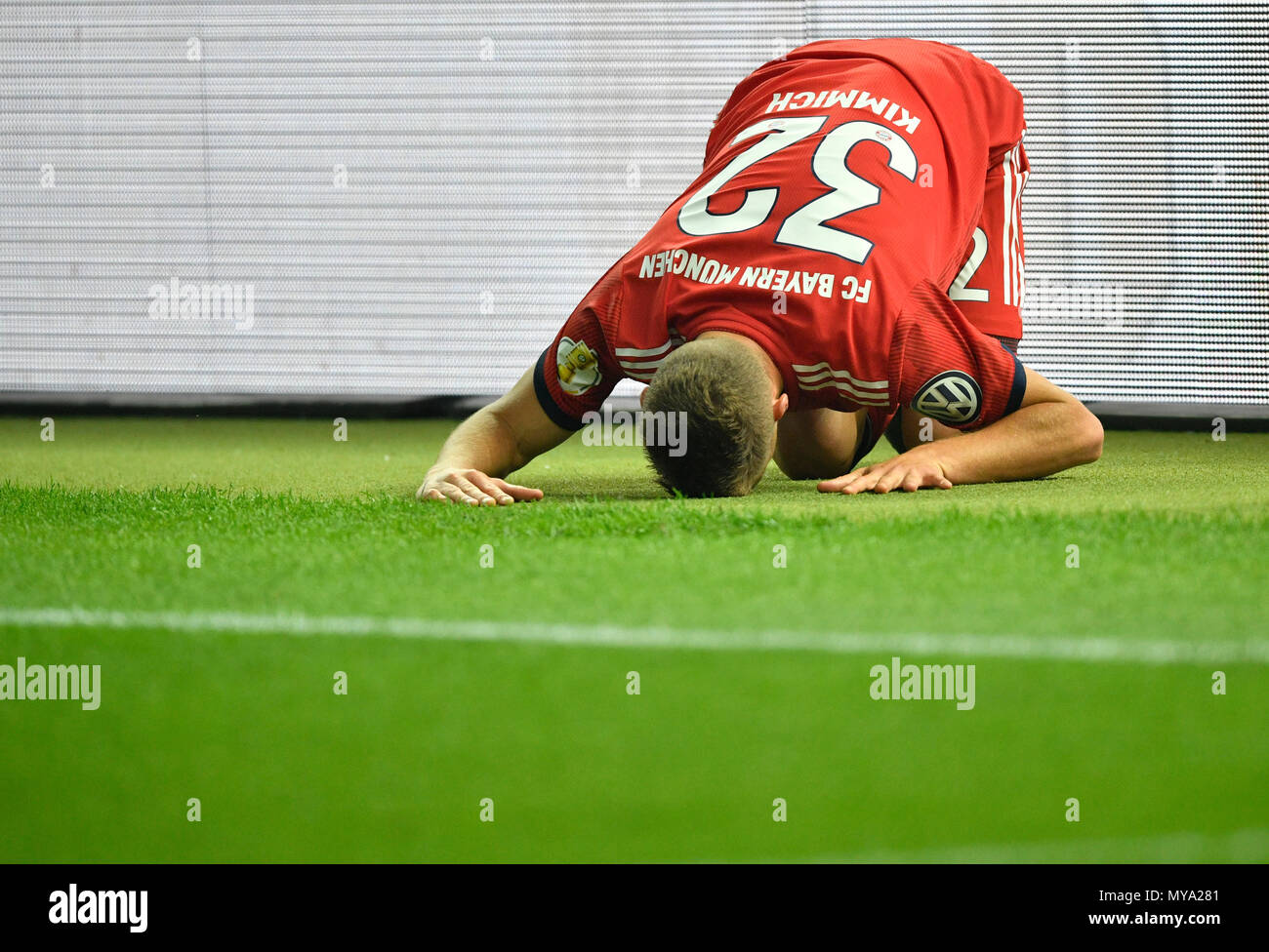 Disappointed football player hi-res stock photography and images - Alamy