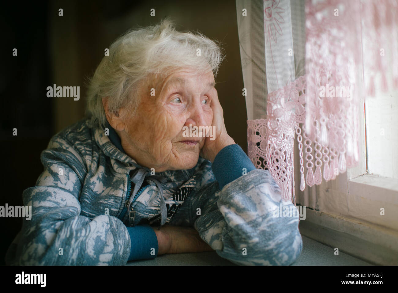 Thoughtful dementia care hi-res stock photography and images - Alamy
