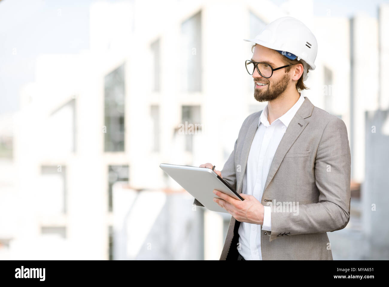 Engineer with tablet on the structure Stock Photo - Alamy
