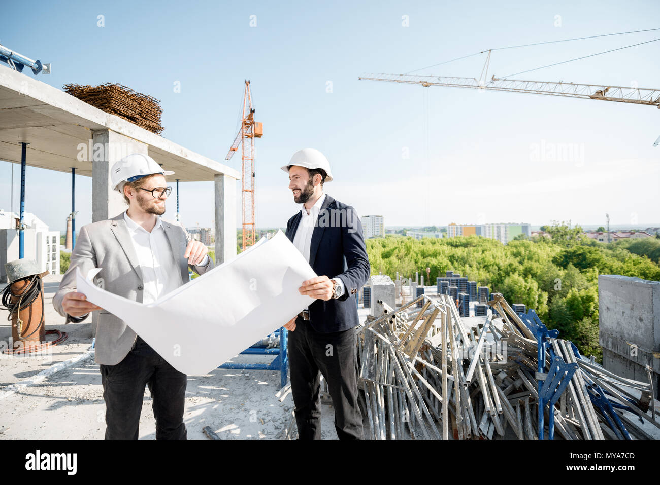 Two engineers working site hi-res stock photography and images - Alamy