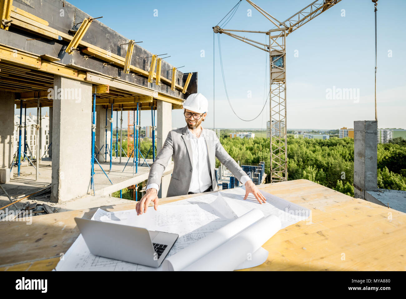 Engineer with drawings on the structure Stock Photo - Alamy
