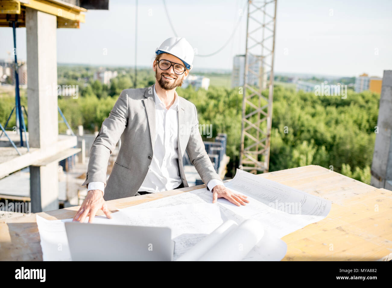 Engineer with drawings on the structure Stock Photo - Alamy
