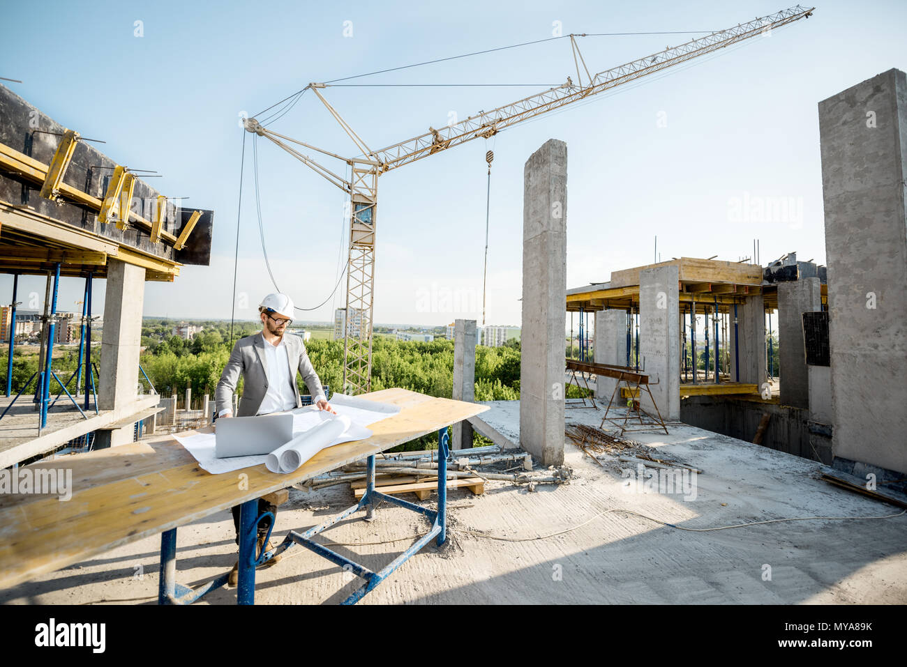 Engineer with drawings on the structure Stock Photo - Alamy