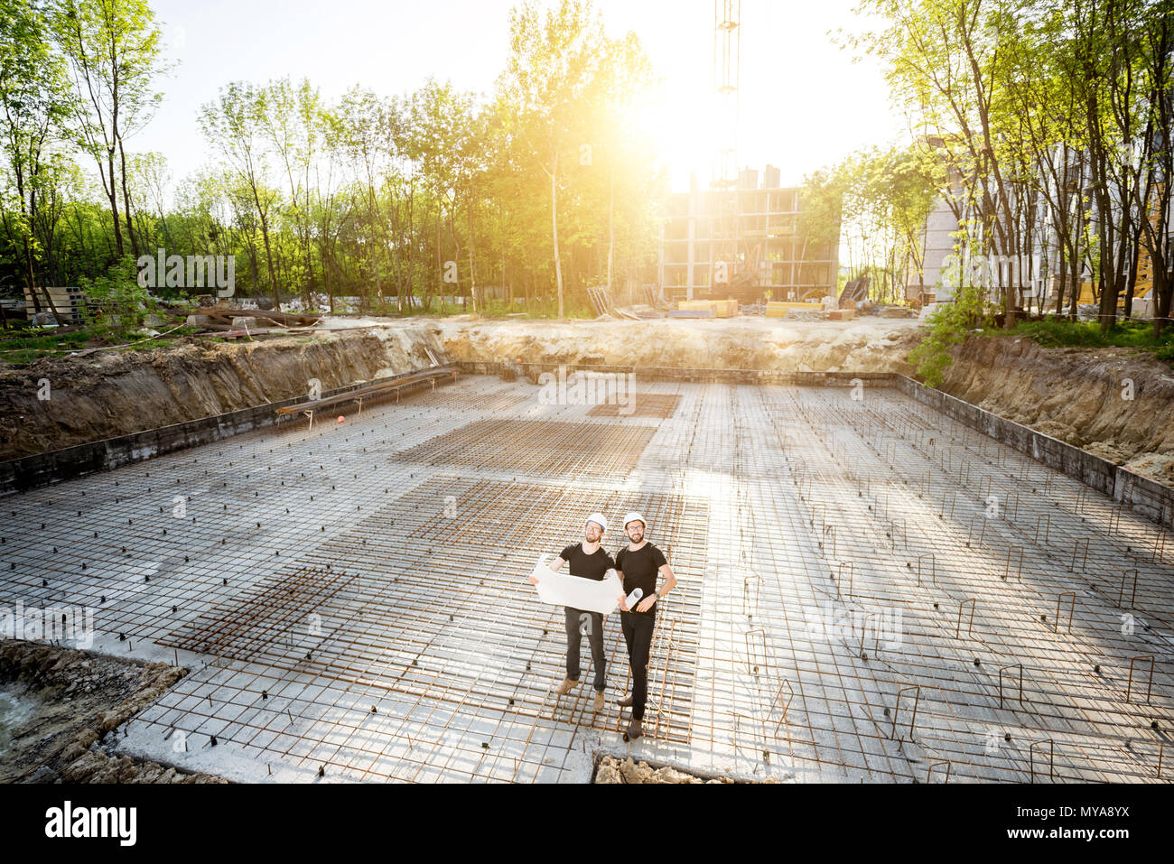 Builders with drawings at the construction site Stock Photo - Alamy