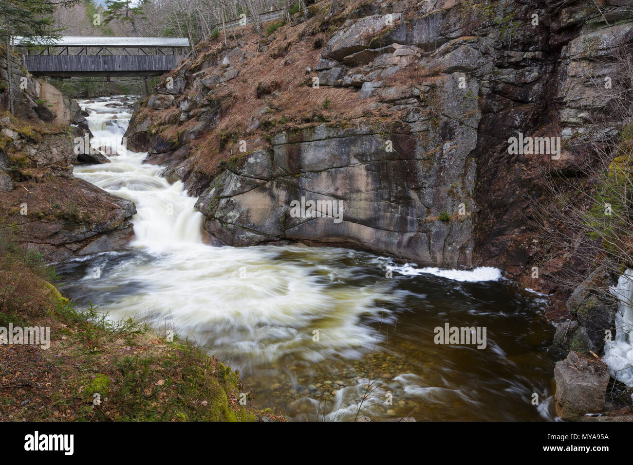 Sentinel Pine Covered Bridge in Franconia Notch State Park of Lincoln ...