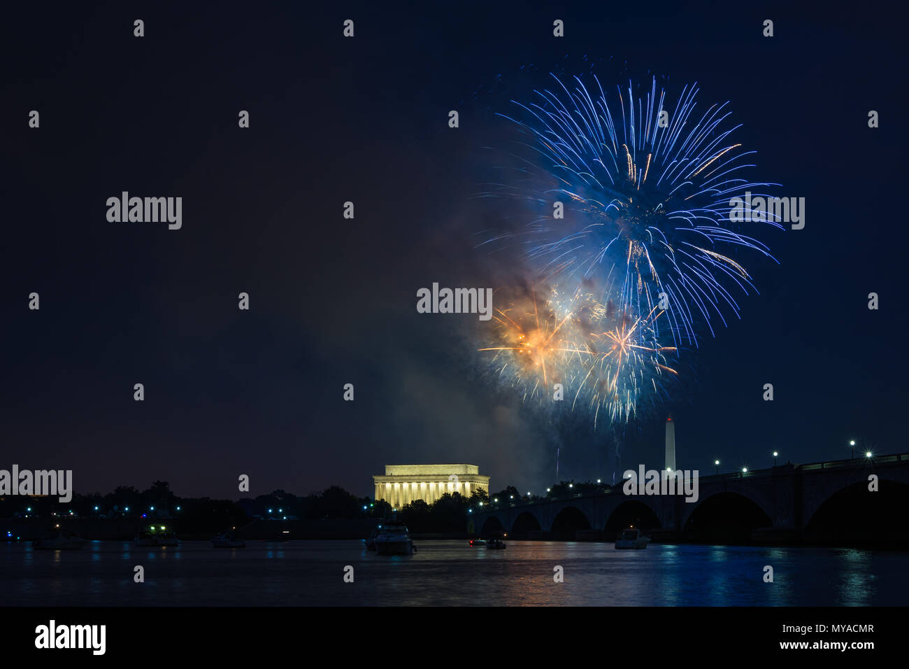 Washington dc river fireworks hi-res stock photography and images - Alamy