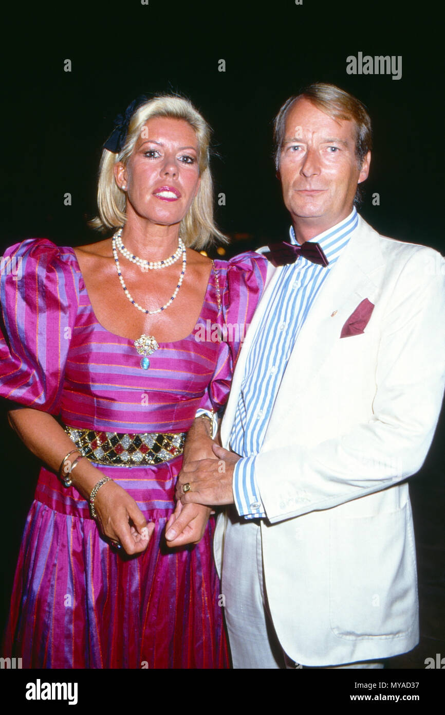 Michael Prinz von Preußen mit Ehefrau Brigitta im Wohnzimmer ...