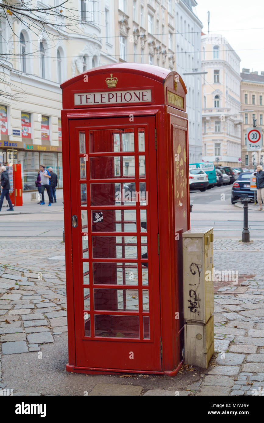 Crown on red phone box hi-res stock photography and images - Alamy