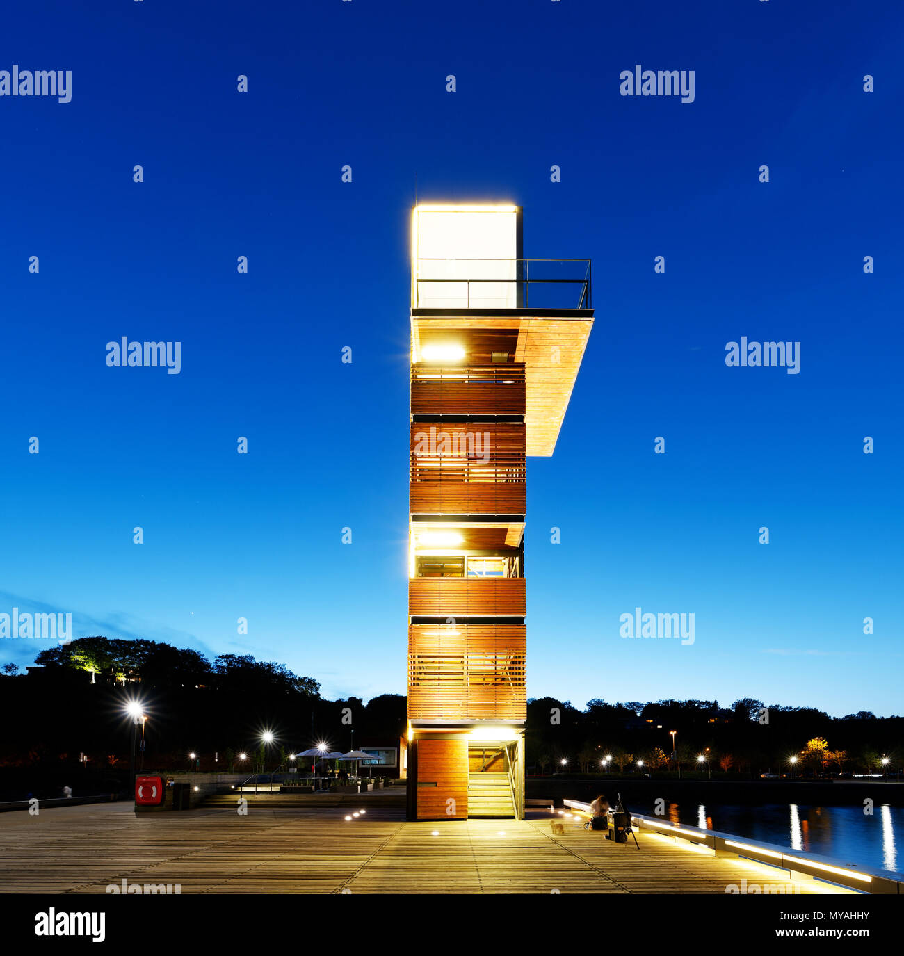 The observation tower at Quai des Cageux on the Promenade de Samuel ...