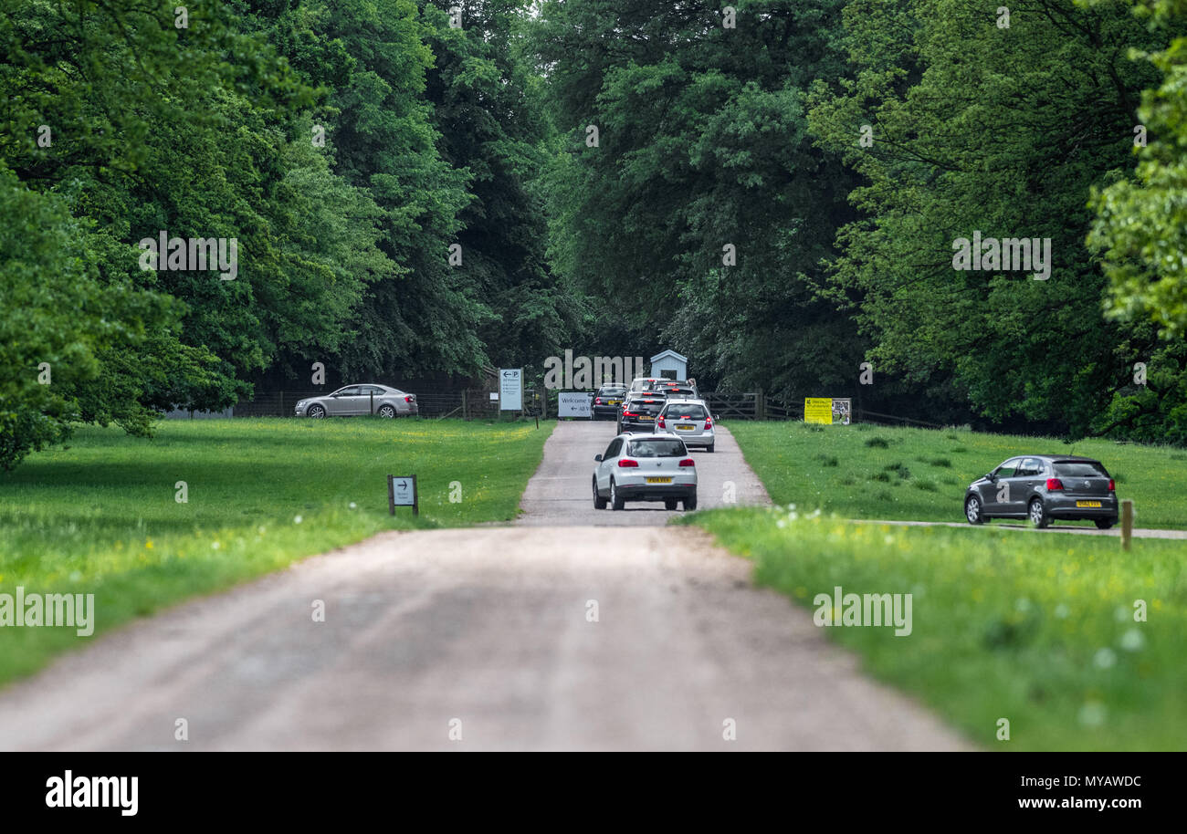 Queues queue queueing hi-res stock photography and images - Alamy