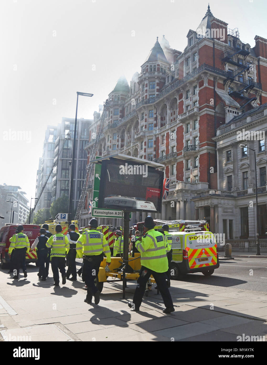 Emergency services outside the Mandarin Oriental hotel in Knightsbridge ...