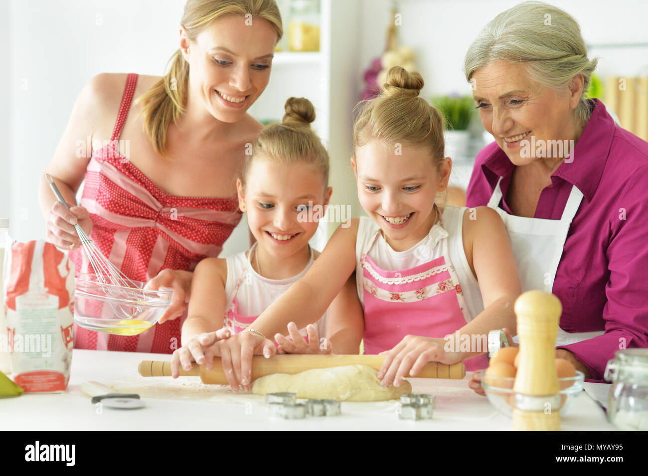 Mom and daughter cook Stock Photo - Alamy