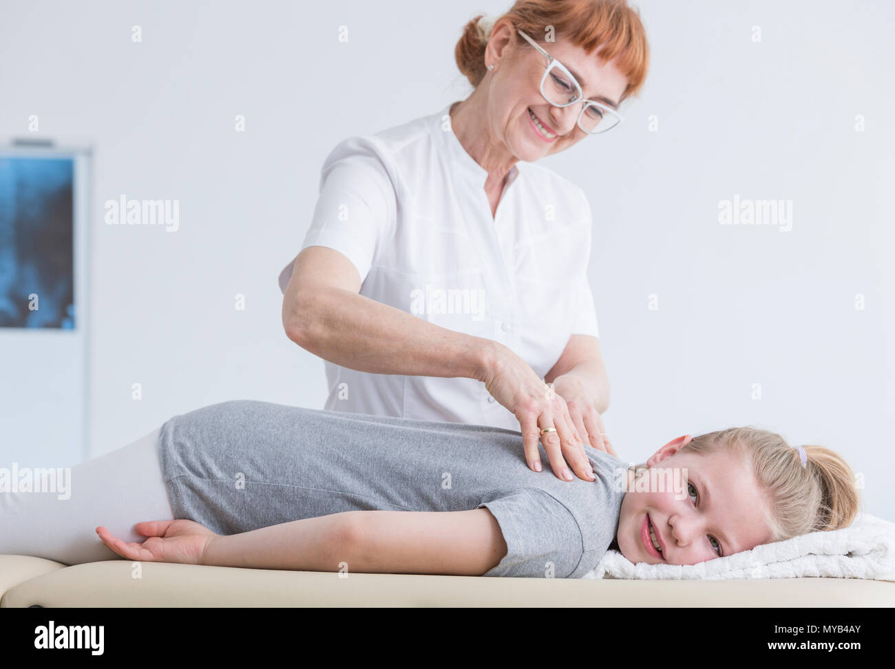 Chiropractor woman posture hi-res stock photography and images - Alamy