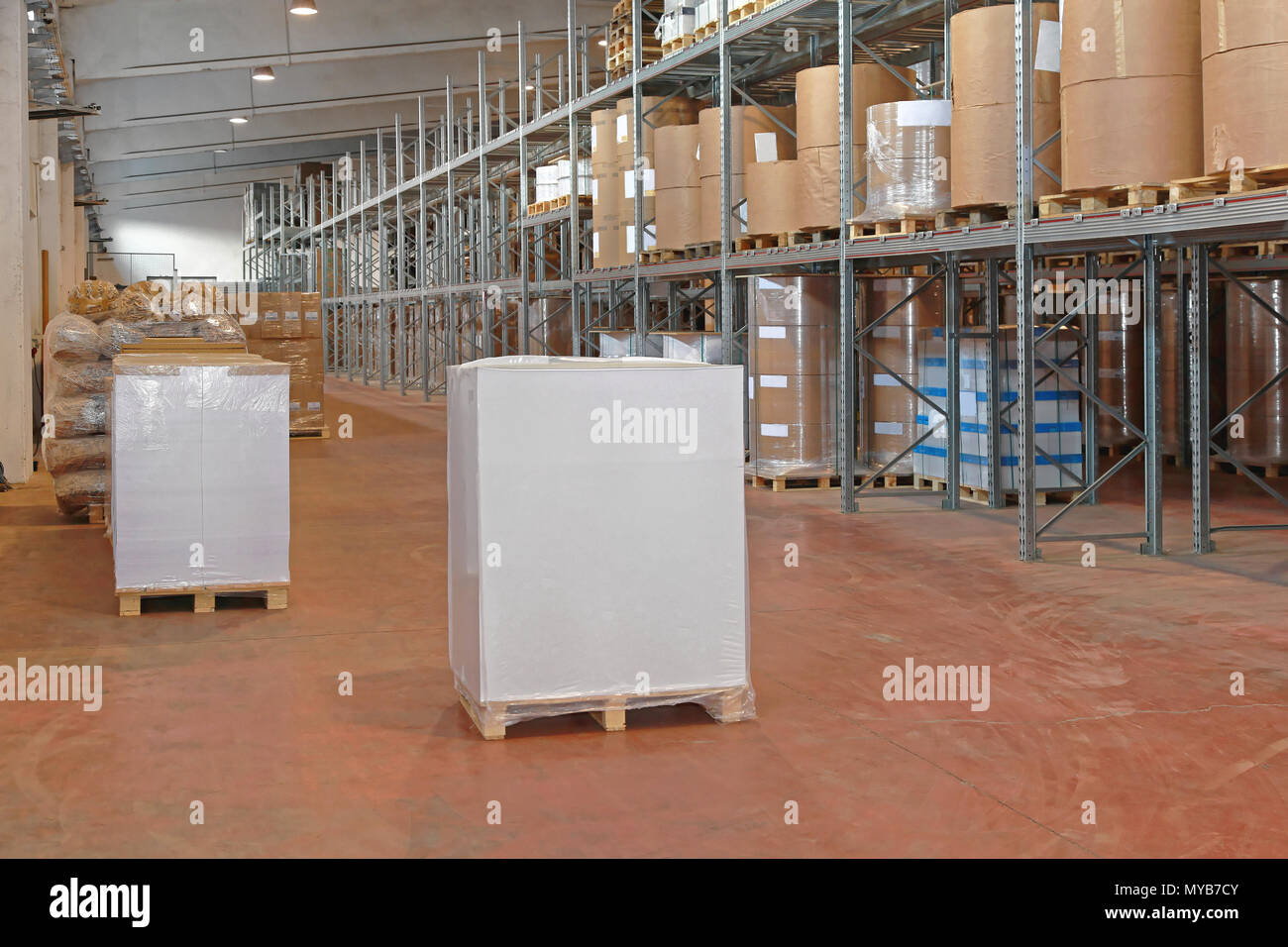 Pallets with printing paper hi-res stock photography and images - Alamy