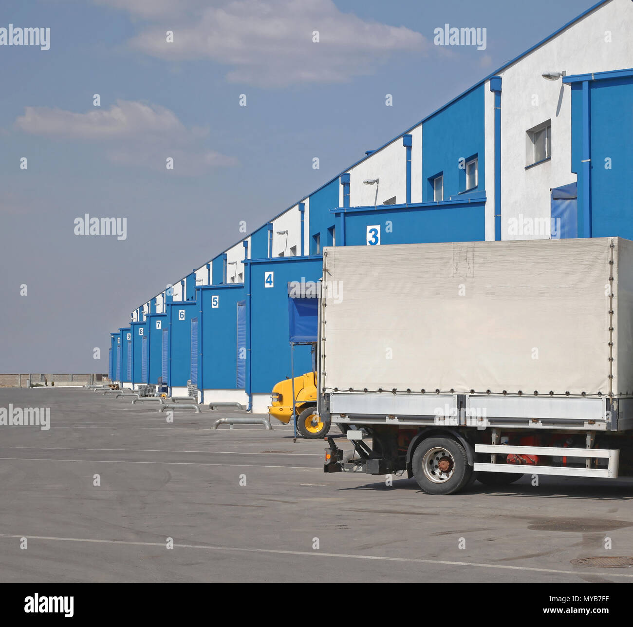 Truck distribution warehouse hi-res stock photography and images - Alamy