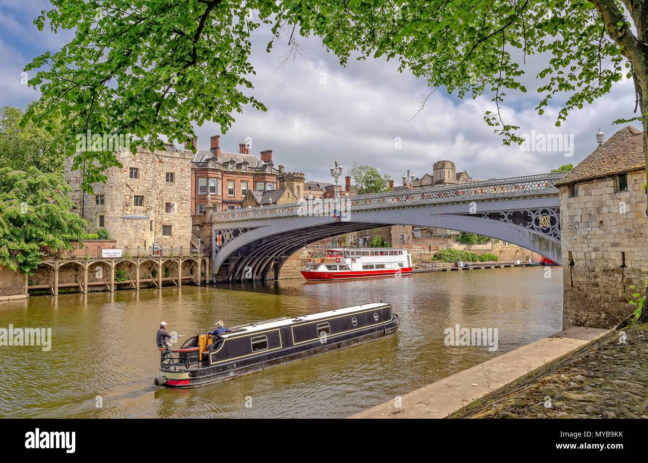 York: The historic 19th Century Lendal Bridge with a barge gliding past ...