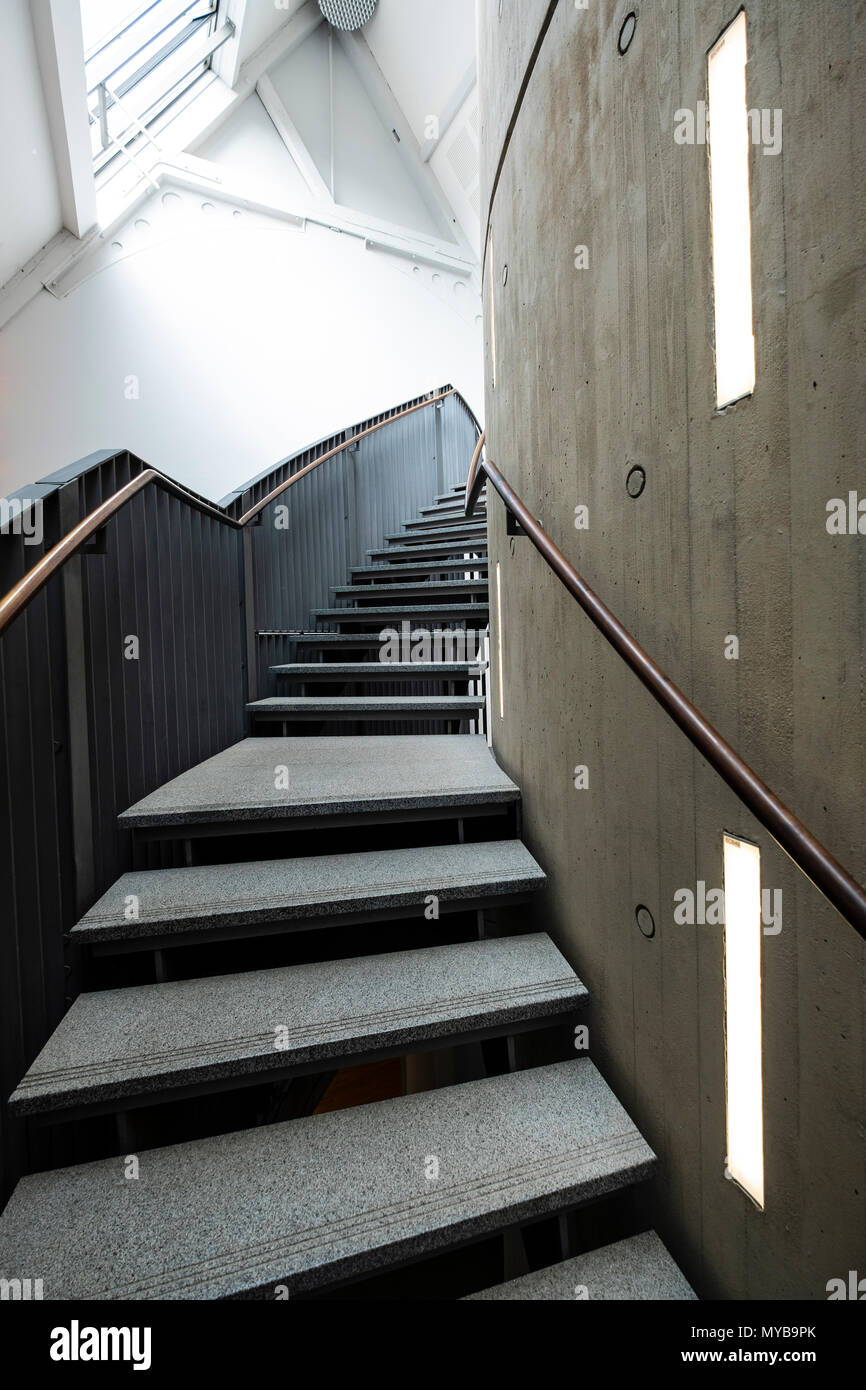 Mcmanus Art Gallery Museum Dundee High Resolution Stock Photography and Images - Alamy