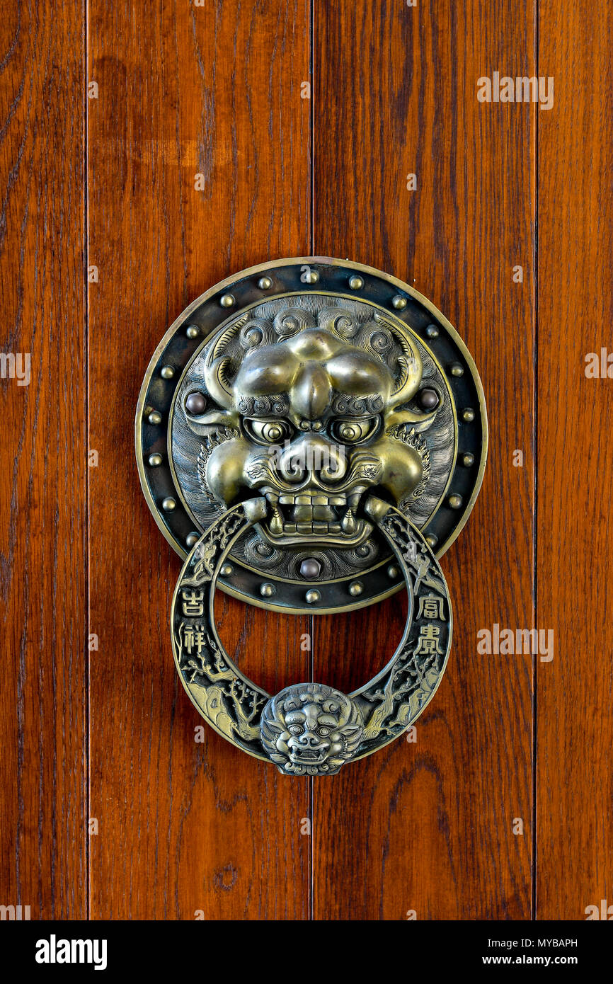 Gold metal gate hi-res stock photography and images - Alamy