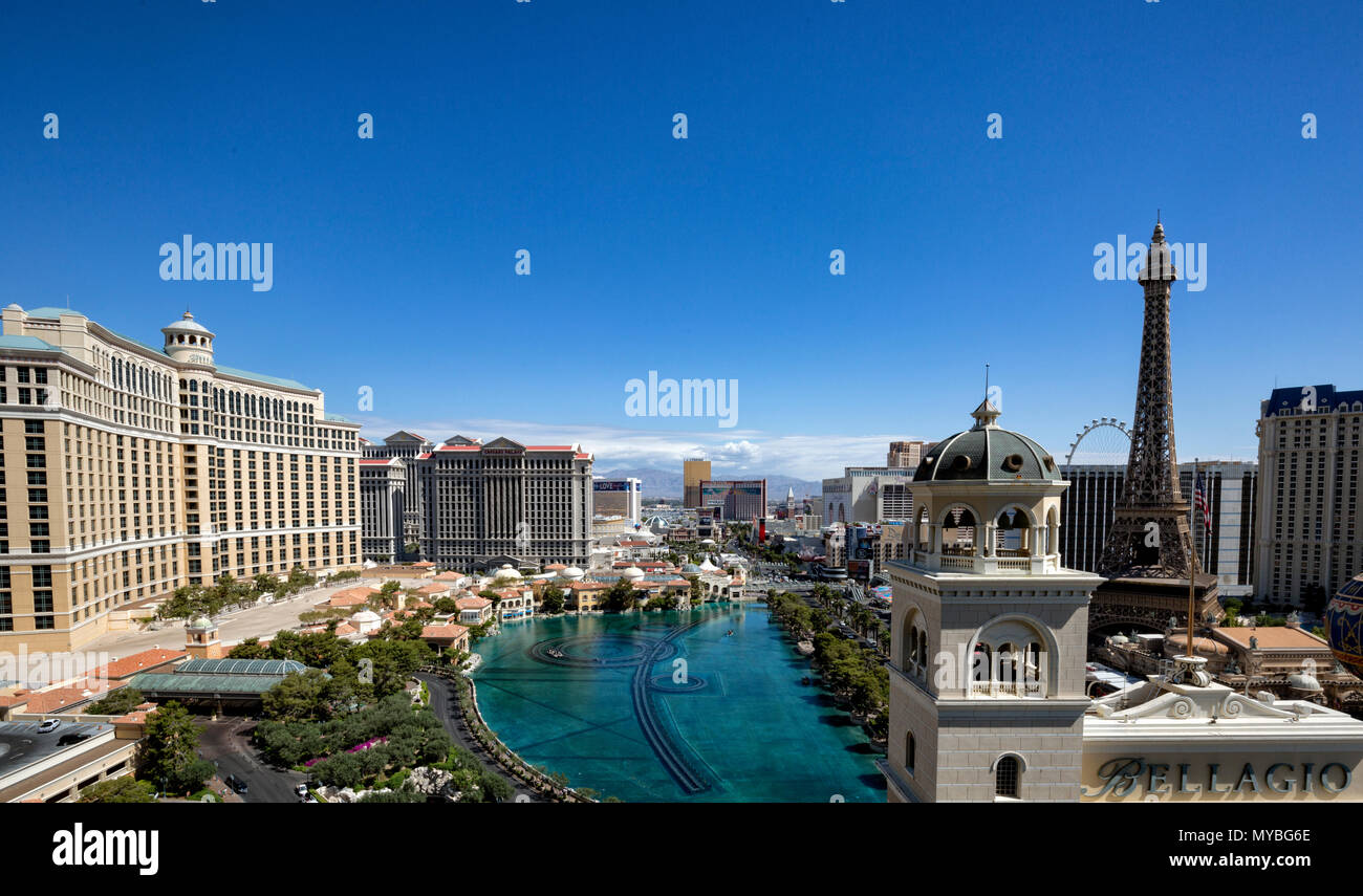 Las Vegas cityscape fountain view Stock Photo - Alamy