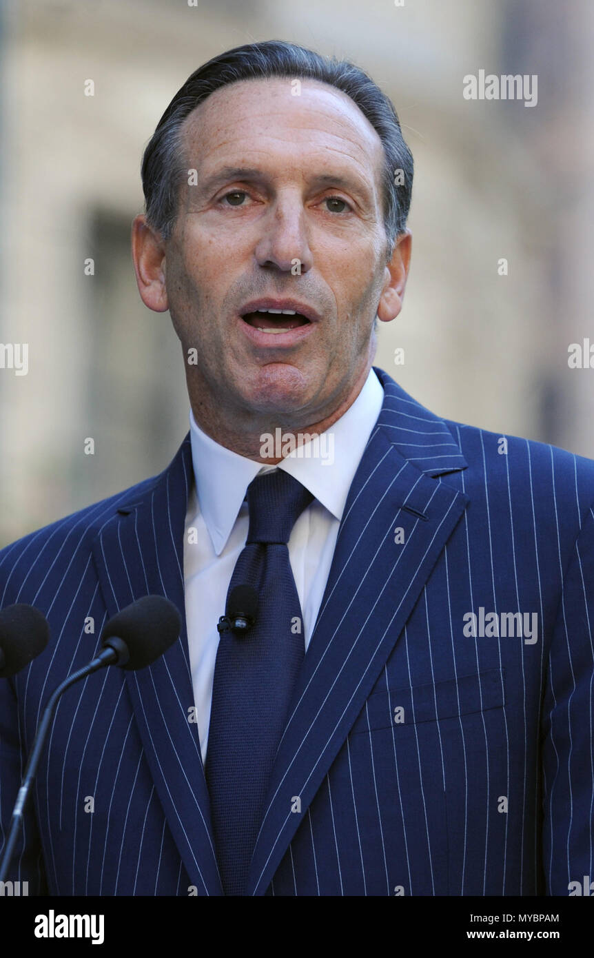 Howard schultz, ceo starbucks hi-res stock photography and images - Alamy