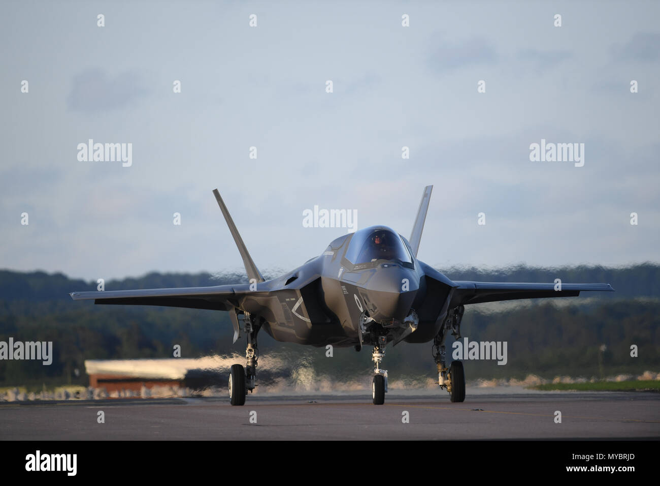 One of Britain's F-35B jets arrive at RAF Marham in Norfolk Stock Photo ...