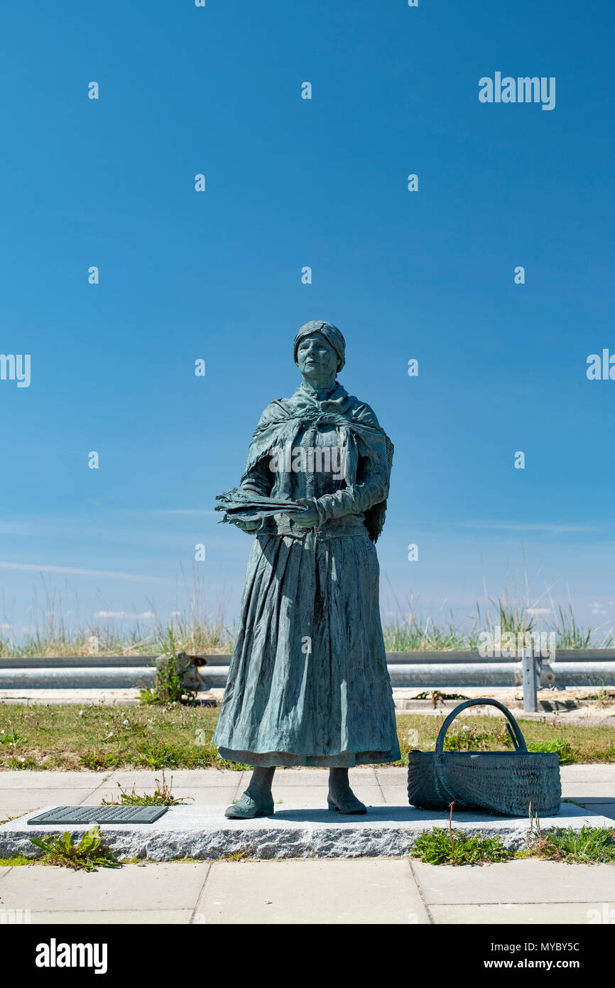 Statue of The Nairn Fishwife in the harbour at Nairn, Moray Firth ...