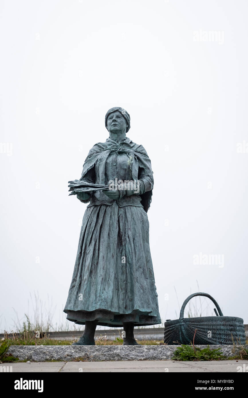 Statue of The Nairn Fishwife in the harbour at Nairn, Moray Firth ...