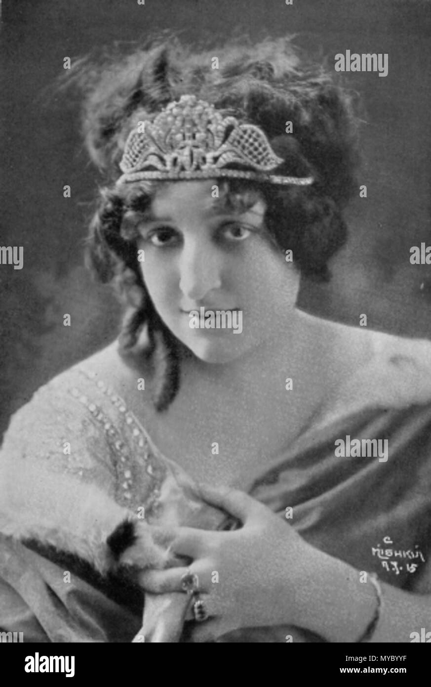 Italian opera singer claudia muzio hi-res stock photography and images ...