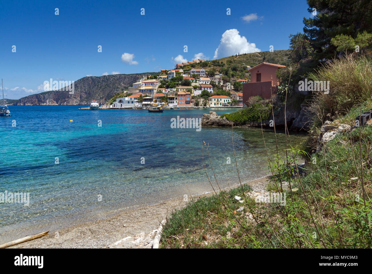 Seascape of beach of Assos village and beautiful sea bay, Kefalonia ...