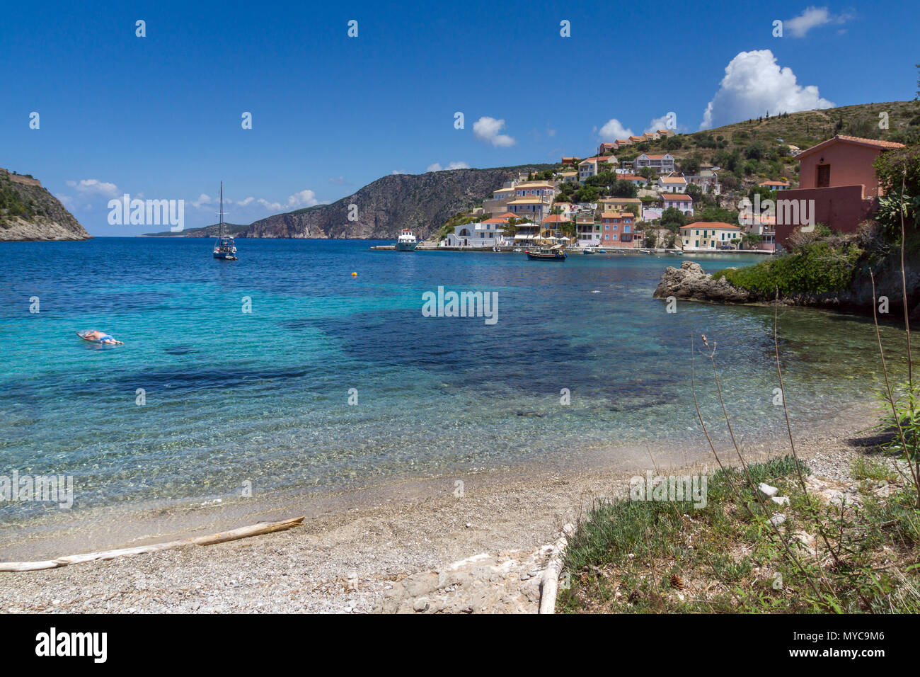 Seascape of beach of Assos village and beautiful sea bay, Kefalonia ...