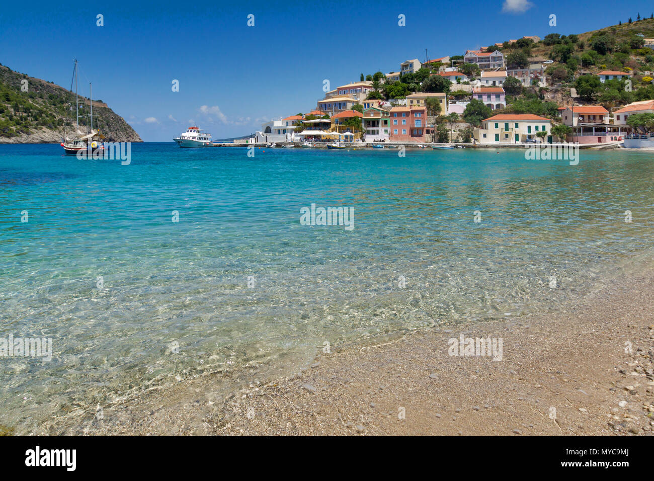 Seascape of beach of Assos village and beautiful sea bay, Kefalonia ...
