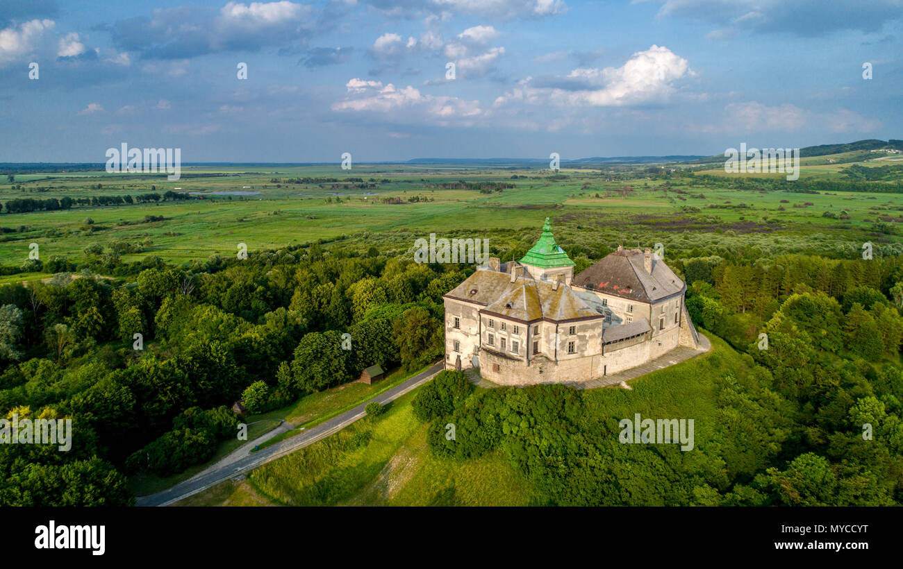 Contrast castle hi-res stock photography and images - Alamy