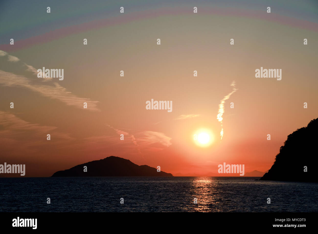 Majestic sunrise above ocean hi-res stock photography and images - Alamy