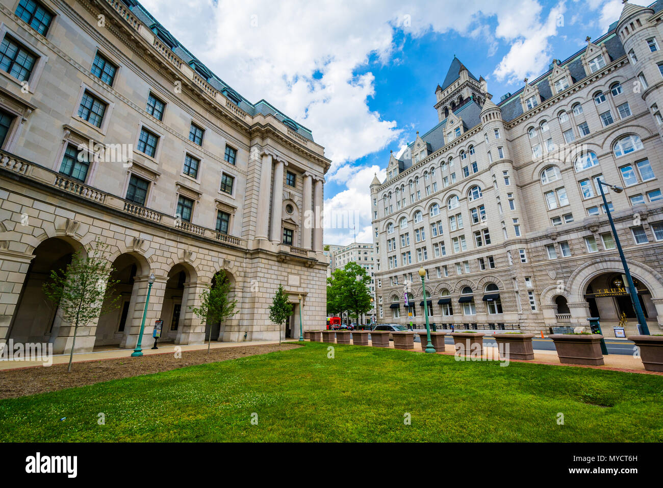 The Old Post Office and Ronald Reagan Building in downtown Washington ...