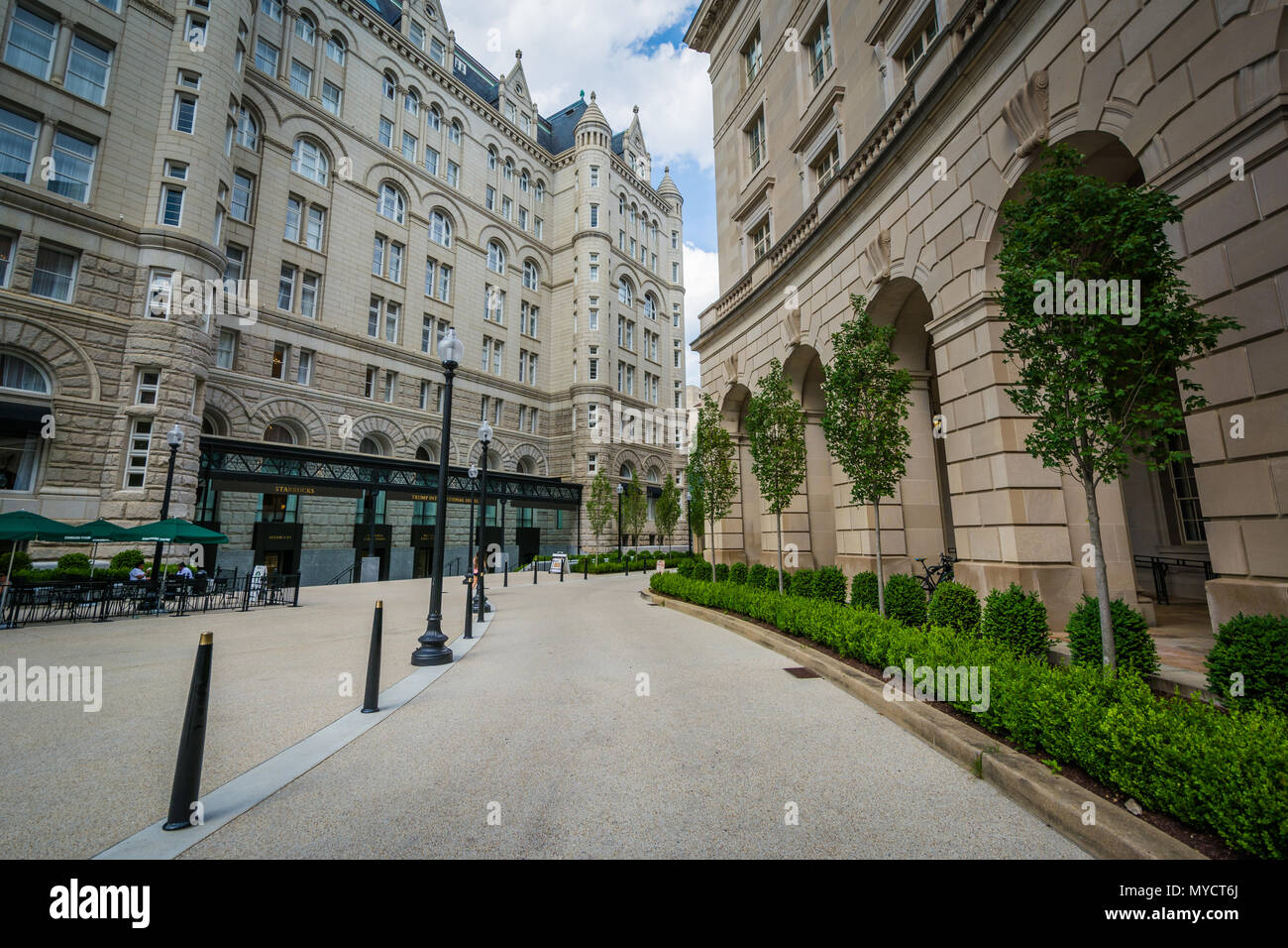 The Old Post Office and Ronald Reagan Building in downtown Washington ...