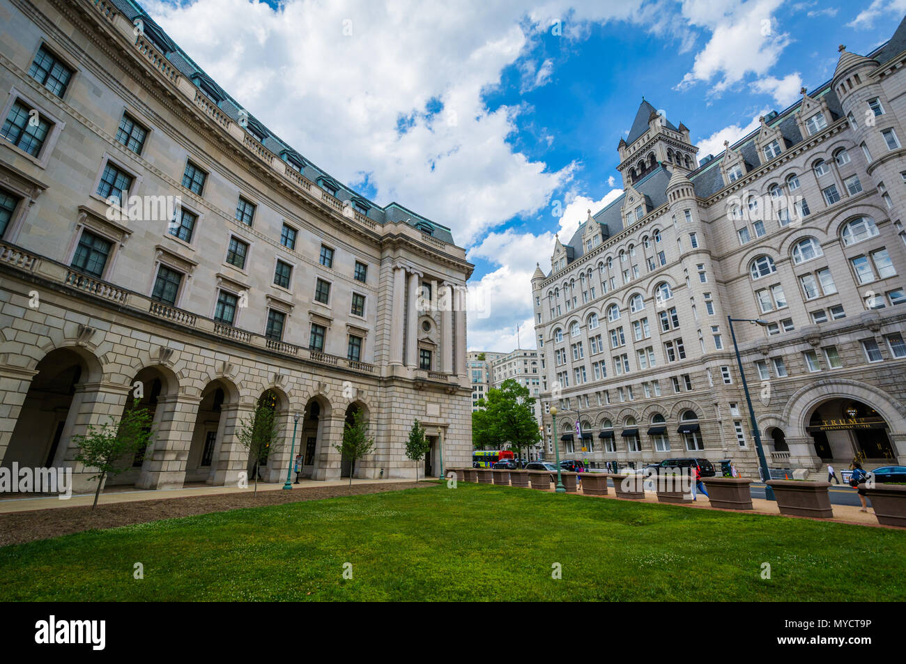 The Old Post Office and Ronald Reagan Building in downtown Washington ...