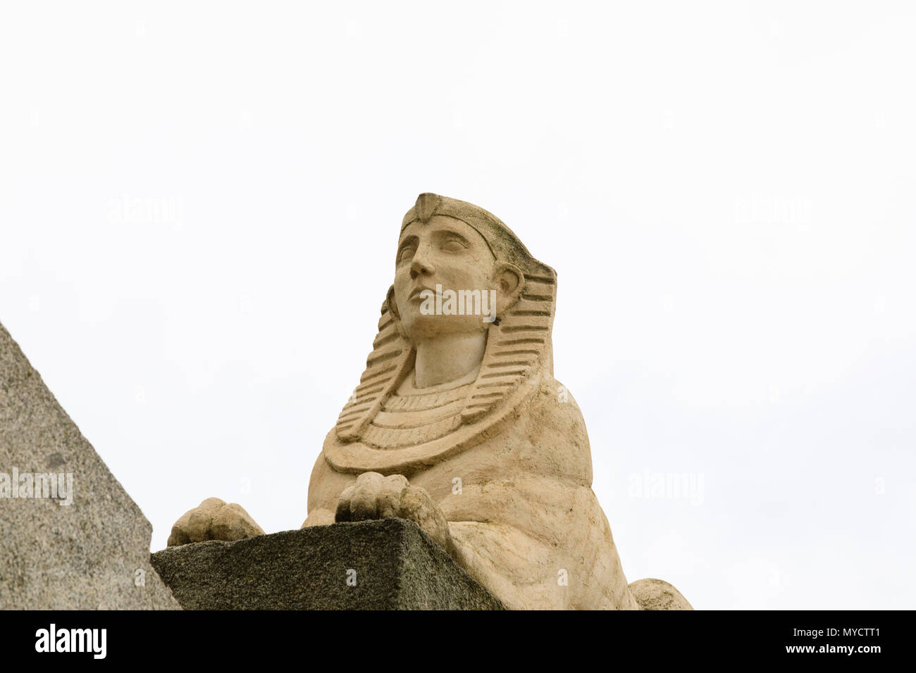 Egyptian sphinx statue hi-res stock photography and images - Alamy
