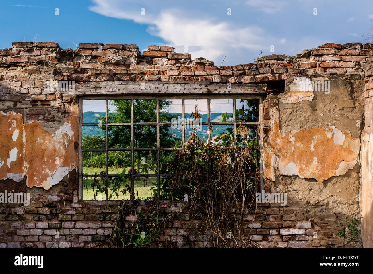 Building Without A Roof High Resolution Stock Photography and Images ...