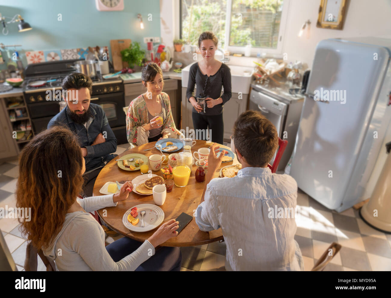 Women sitting around kitchen table hi-res stock photography and images ...