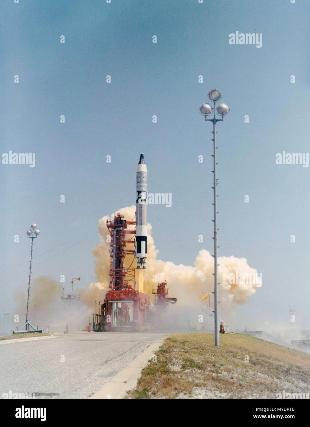 Gemini 4 lift off hi-res stock photography and images - Alamy