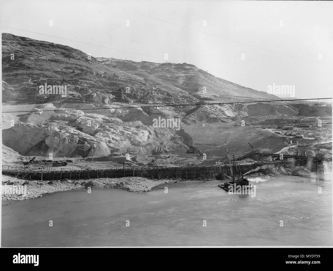 East side cofferdam and excavation area - forebay slope to the right ...
