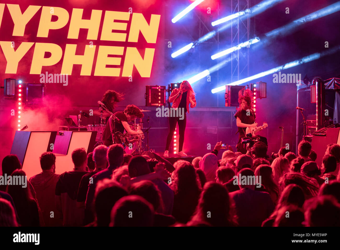 International artists cannes hi-res stock photography and images - Alamy